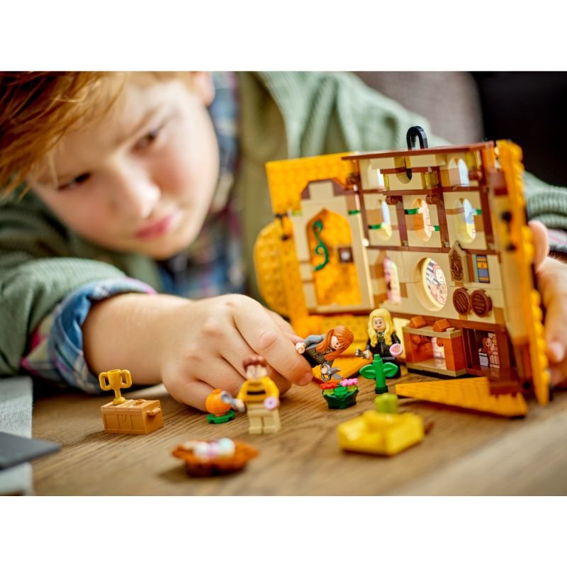 LEGO® Harry Potter Hufflepuff House Banner: 76412 | Waterstones