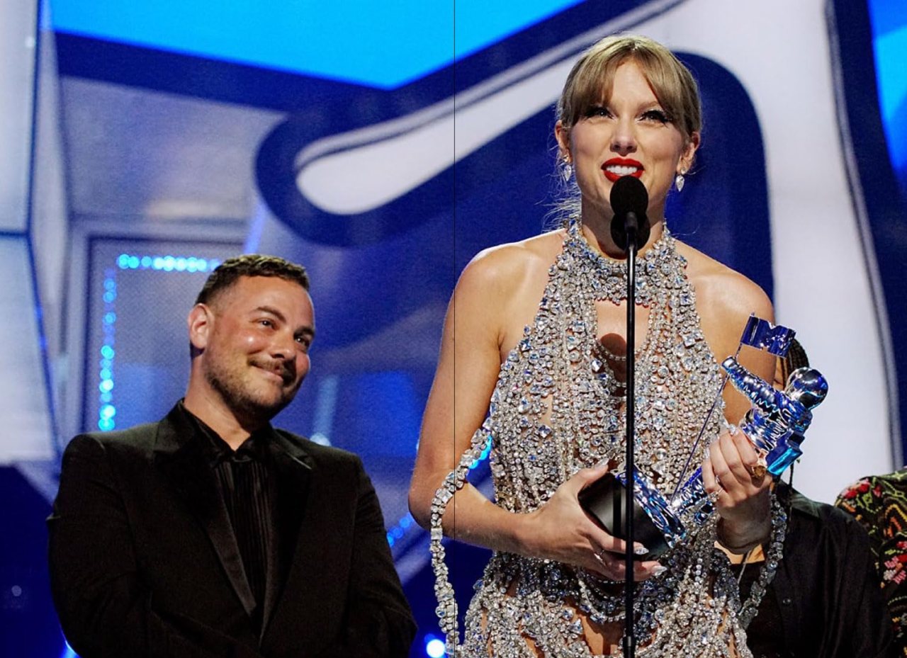 The Essential... Taylor Swift by Caroline Young | Waterstones